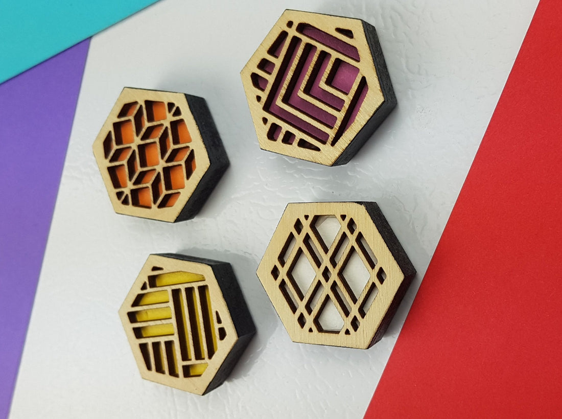 Cheerful Magnets – Natural Stain – Wood Chip Decor